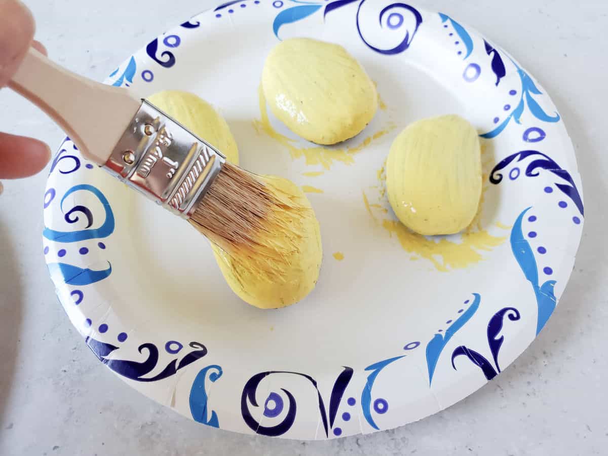 Easy DIY Painted Bumble Bee Rocks Tutorial